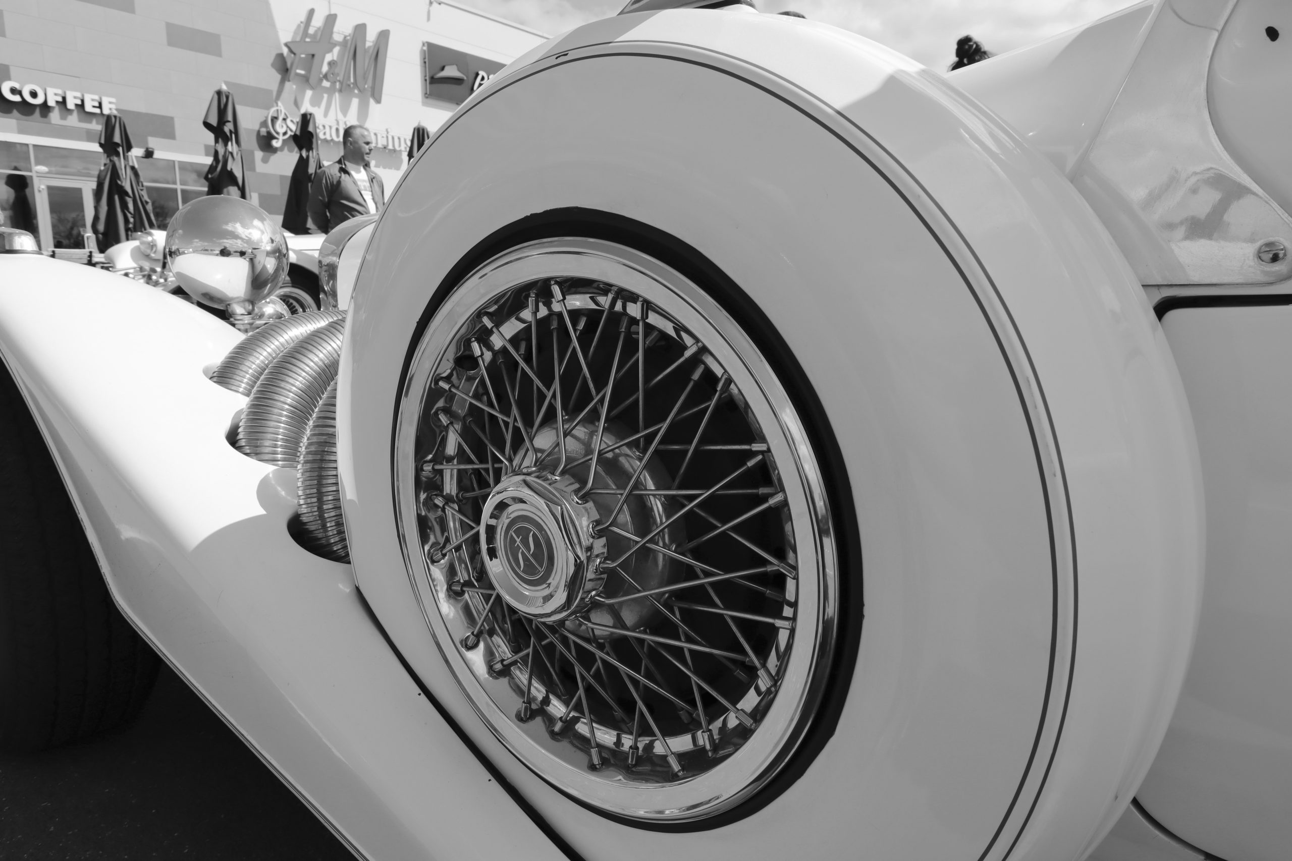 The Art of Crafting Dayton Wire Wheels: Meticulous Construction and Timeless Elegance - Movement ...